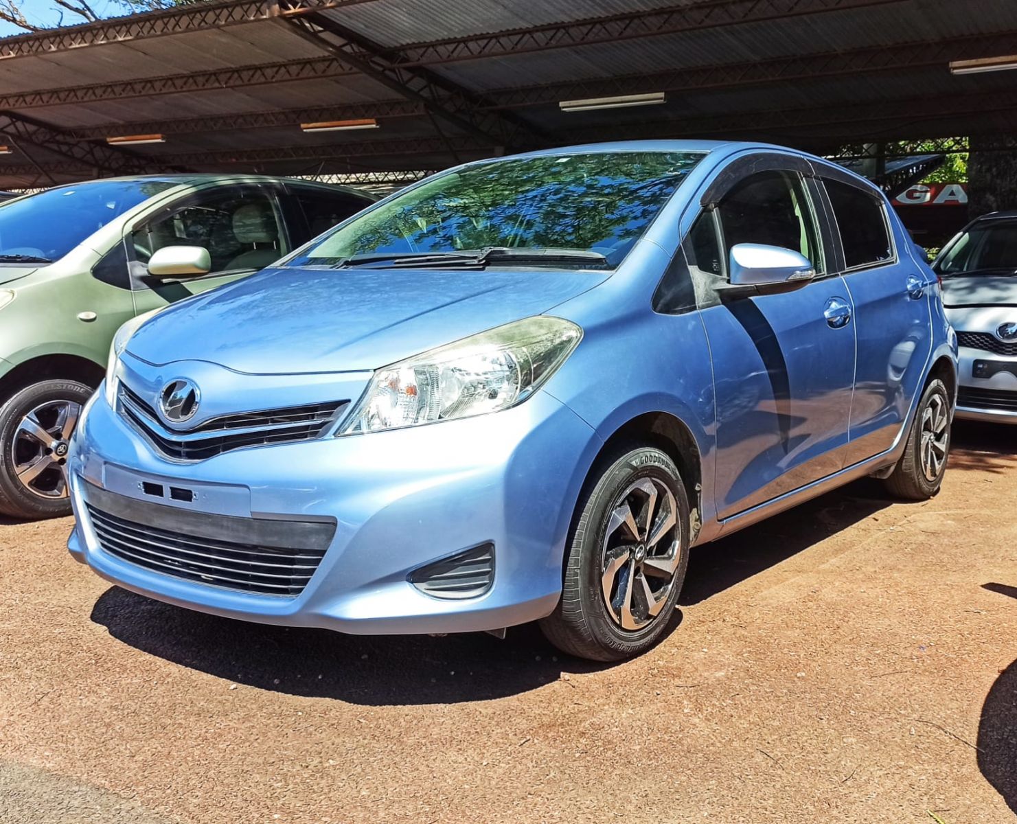 Carros Vía Chile - Toyota Vitz